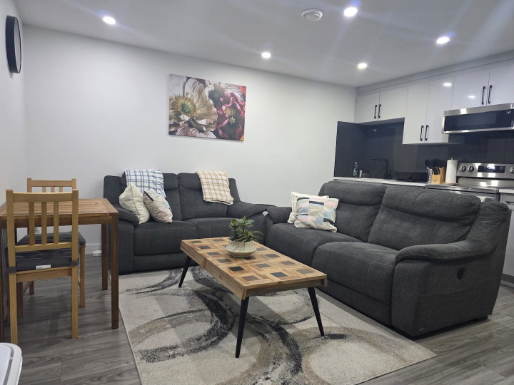 Lovely And Homely 2bedroom Suite In Nw Calgary - Calgary