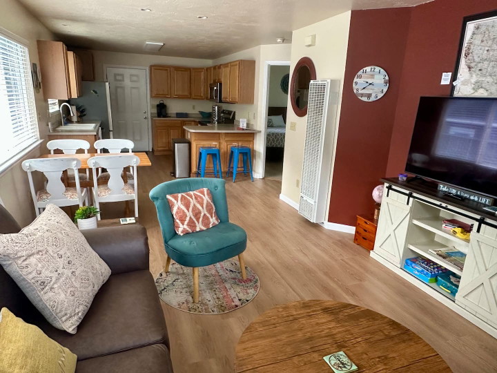 Cheerful 2br, Walking Distance To Redwood Skywalk - Eureka, CA