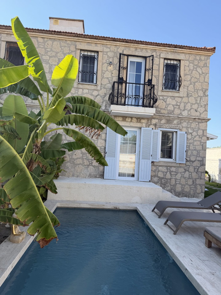 Alaçatı'da Saunalı Jakuzili Villa - Ilıca