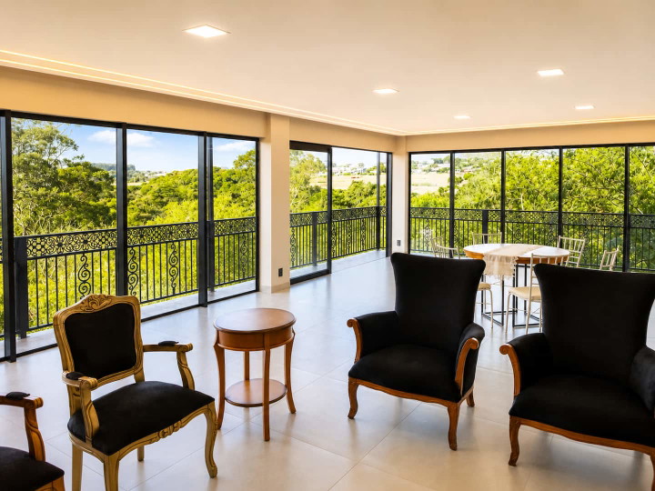 Apartamento Seguro, Amplo Com Quartos Climatizados - Toledo
