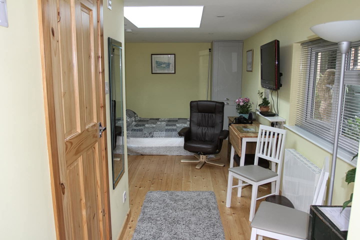 Light And Airy. En-suite With Own Private Access. - Southend-on-Sea
