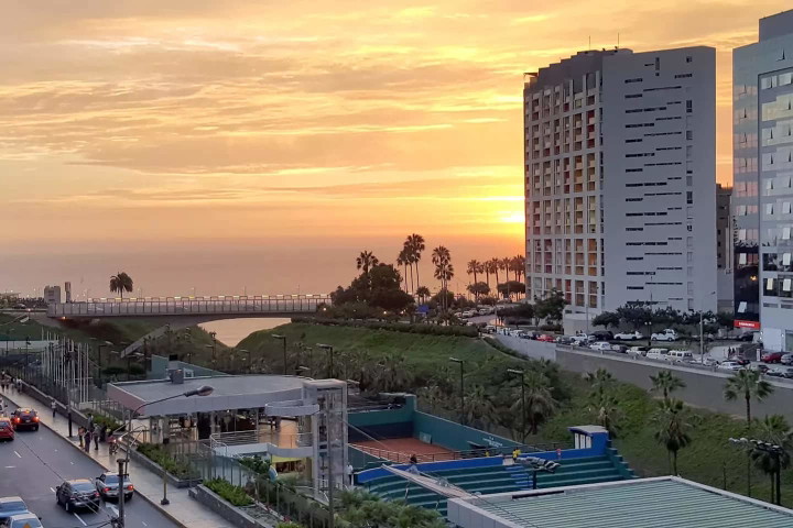 Delightful Ocean And Miraflores City Views 2br/2ba - Lima
