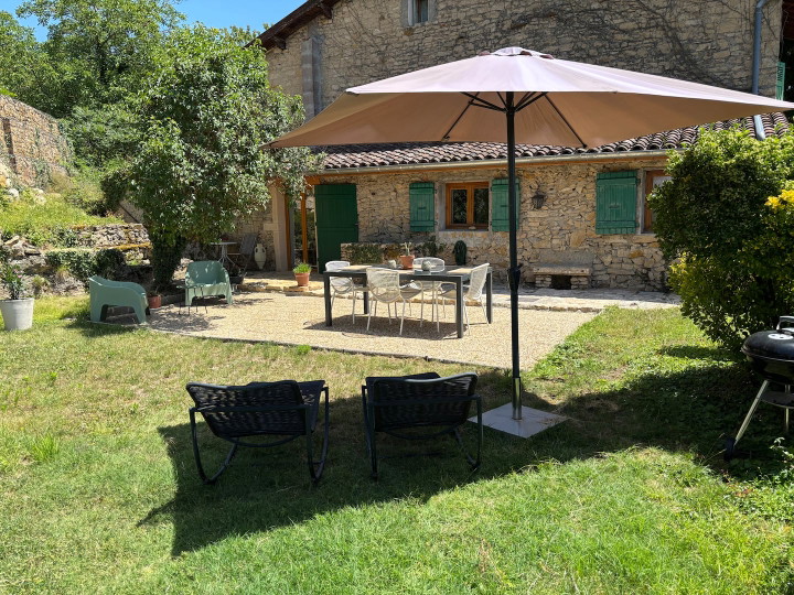 Maison En Pierre Avec Jardin, 100 M2, 1 à 5 Pers - Bourgoin-Jallieu