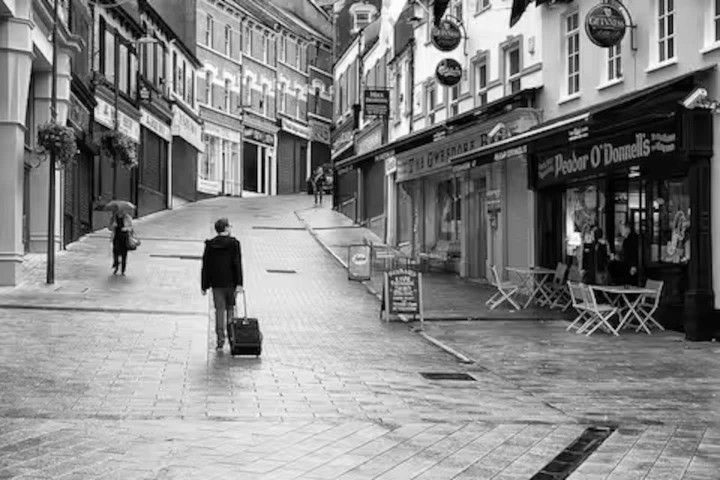(5-room) Heart Of Derry Walk To Everything | 9 Ppl - Derry