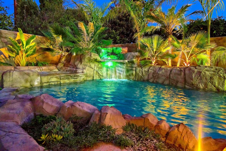 The Neverending Story Home: Walk To Disney Tram, 4br Oasis With Gated Pool & Spa - Anaheim