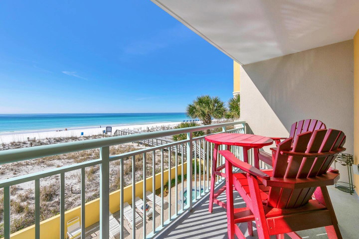 Pelican Isle 217 Gulf Front With Balcony Sleeps 6 - Florida