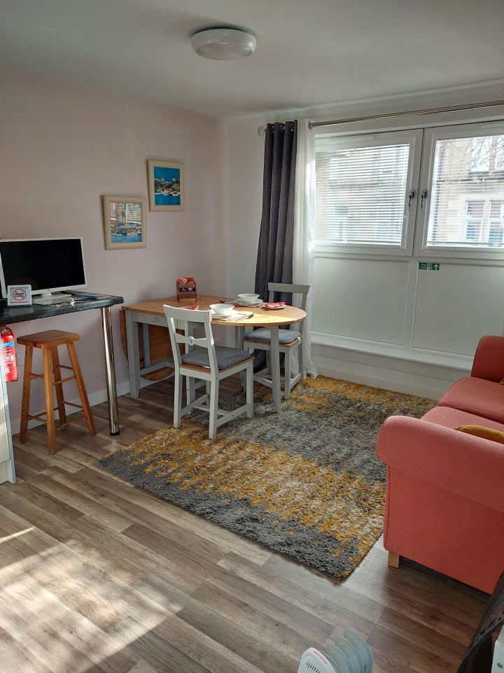 Apartment With Kitchen, Laundry & Private Parking - Motherwell