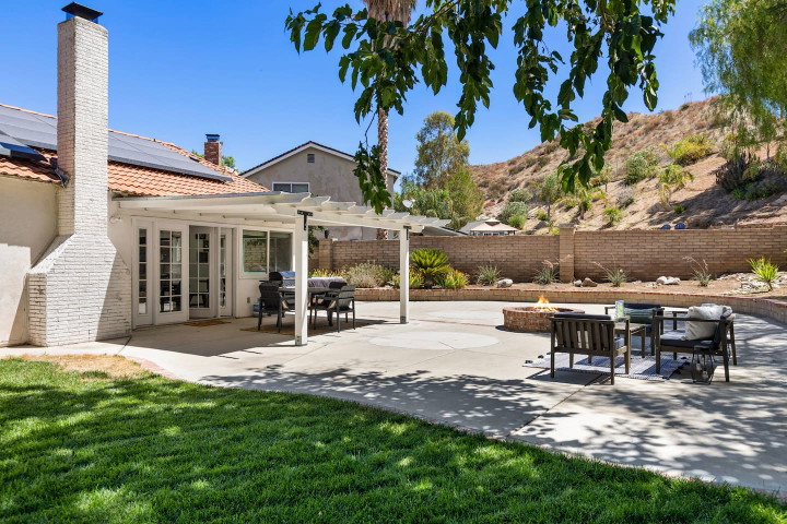 Charming Home In Santa Clarita - Santa Clarita, CA