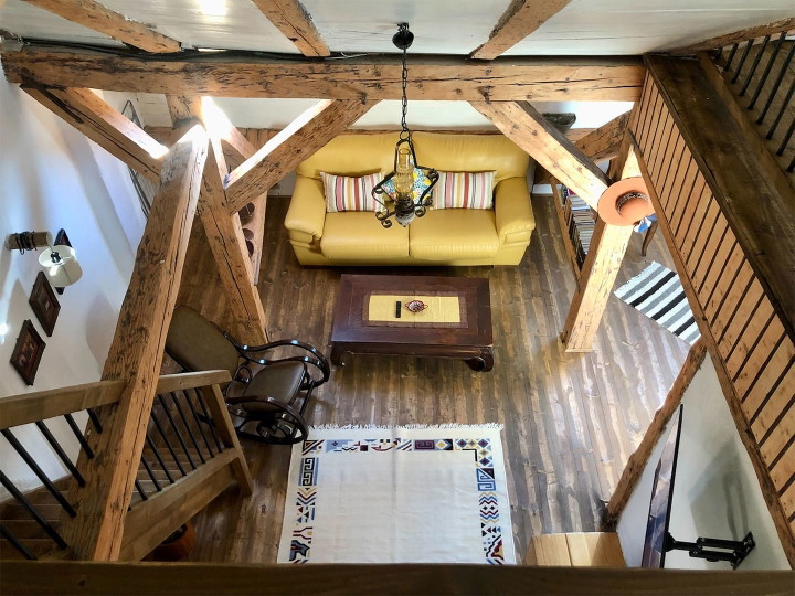 Centre Aa : Atelier De 100 M², 2 Chambres, 1 Salon - Brașov