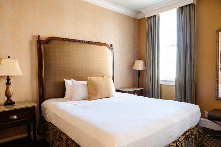 The Lafayette By Kasa | King Room - New Orleans, LA