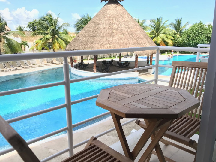 Pool View Apartment - Cancún
