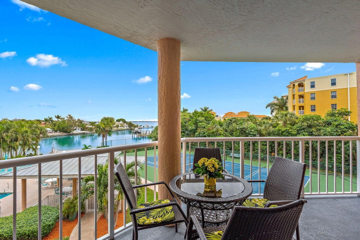 Updated Bayview Retreat | Pool & Spa - St. Petersburg, FL