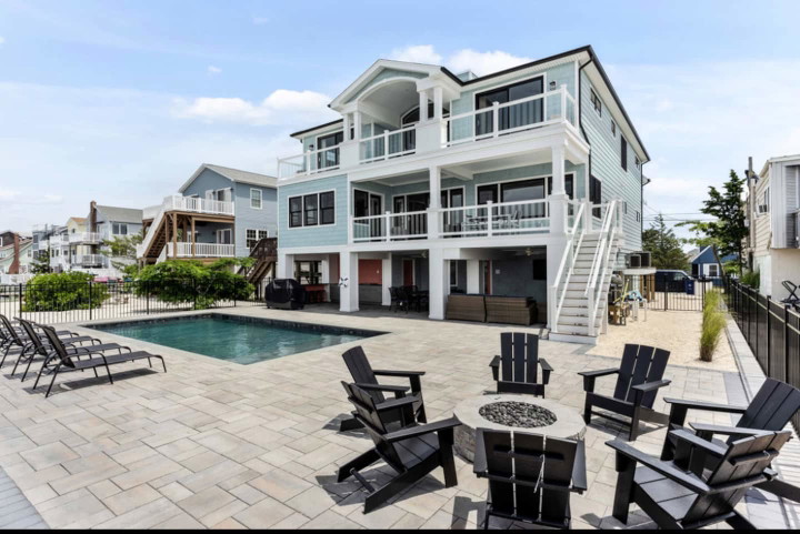 Expansive Bayfront W/ Heated Saltwater Pool & Dock - Surf City