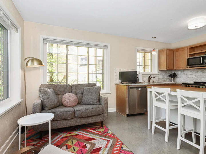 Cozy Duplex (A)-prime Location - Minneapolis, MN