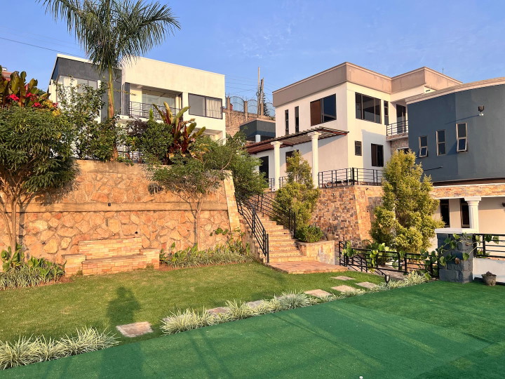 The Little Mountain Loft - Kampala