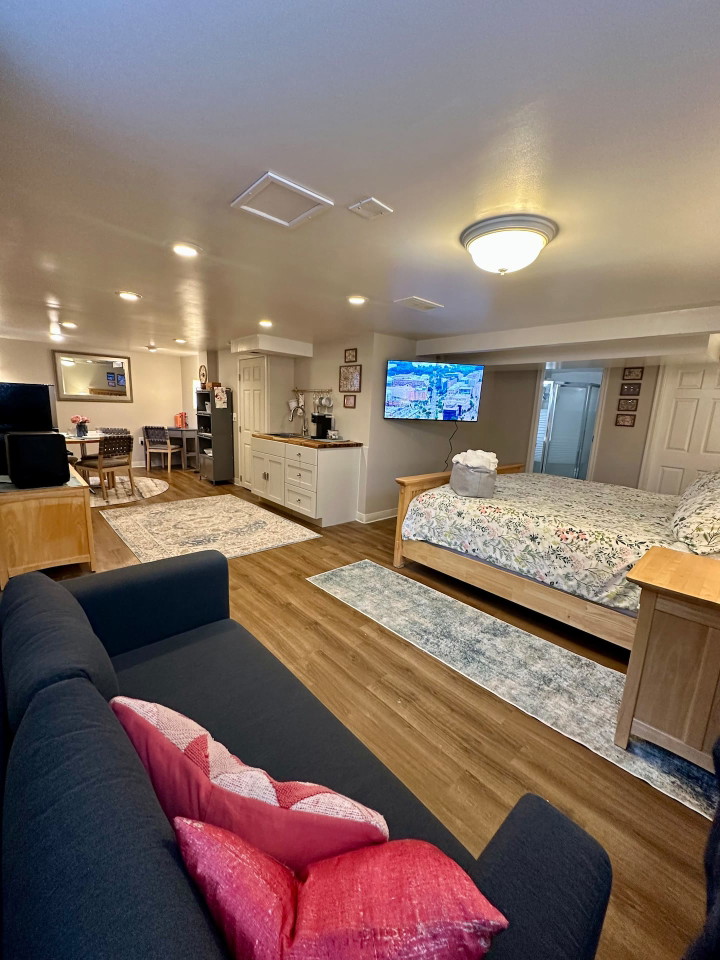 Ballston Studio: 4-block Metro Walk, Free Parking - Arlington, VA