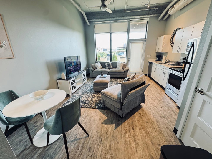 Cozy Downtown Des Moines Studio | Gym + Parking - Des Moines, IA