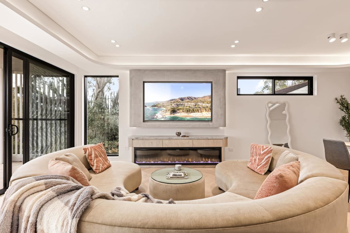 Luxury Home, Internal Lift / Private Heated Pool A - Bundeena