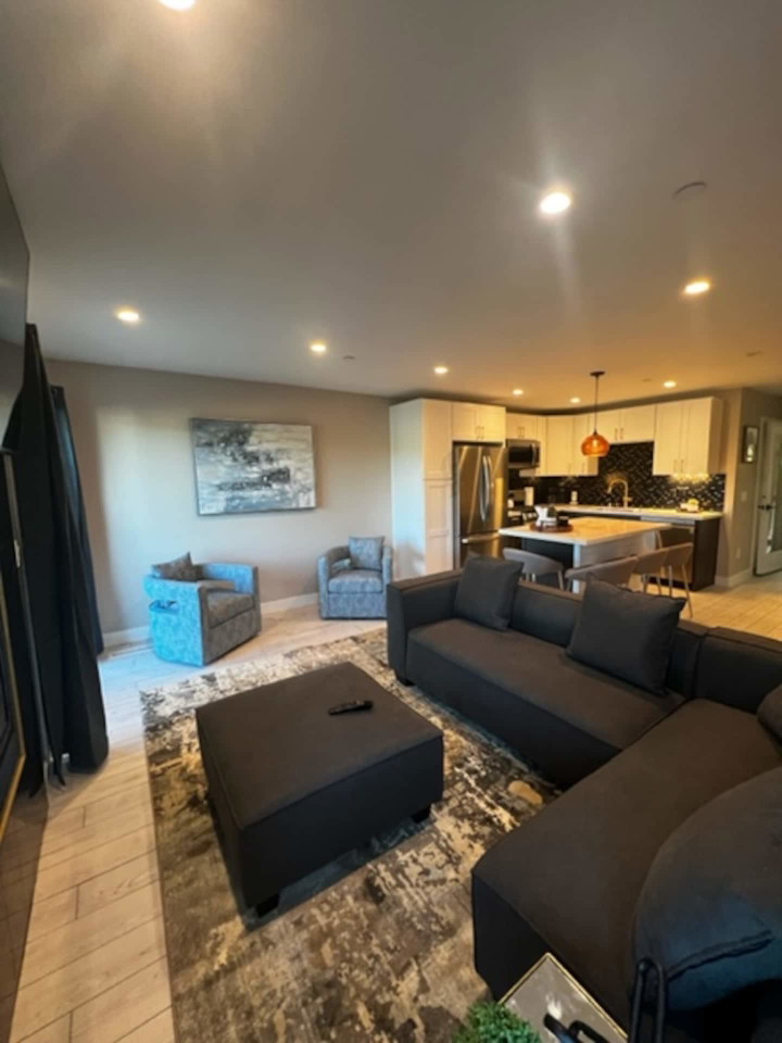 Phenomenal Remodeled Unit Steps To Downtown - Truckee, CA