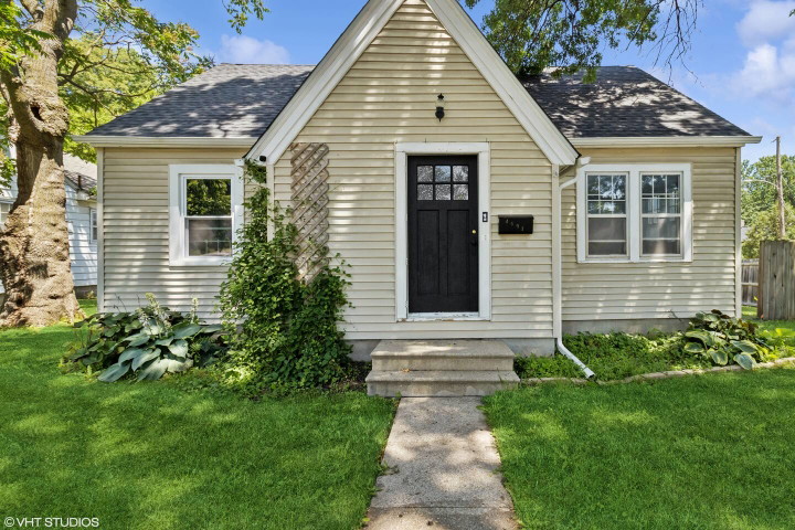 Storybook Home & Hidden Gem In Des Moines - Des Moines, IA