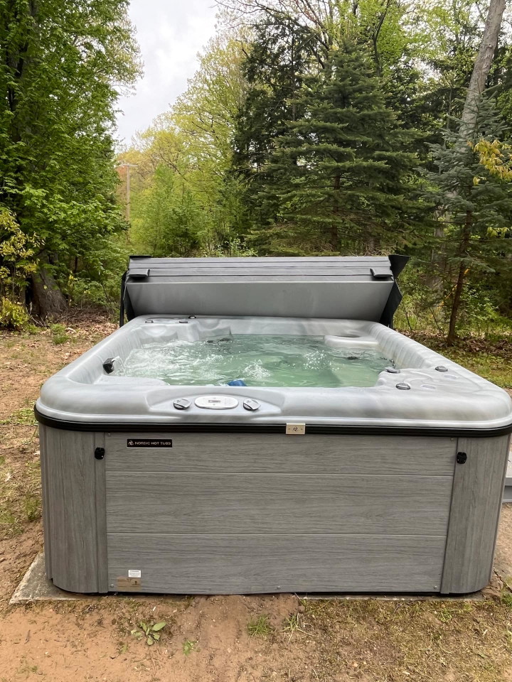 Hot Tub W/ Beach Access, Near Port Austin #2 - Port Austin, MI