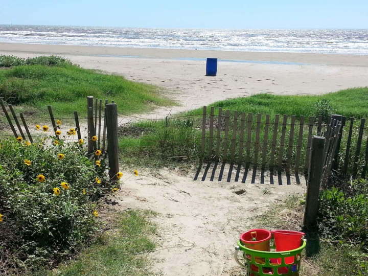 Beach 2 Min Walk; Bbq Grill, Internet/cable - Jamaica Beach, TX