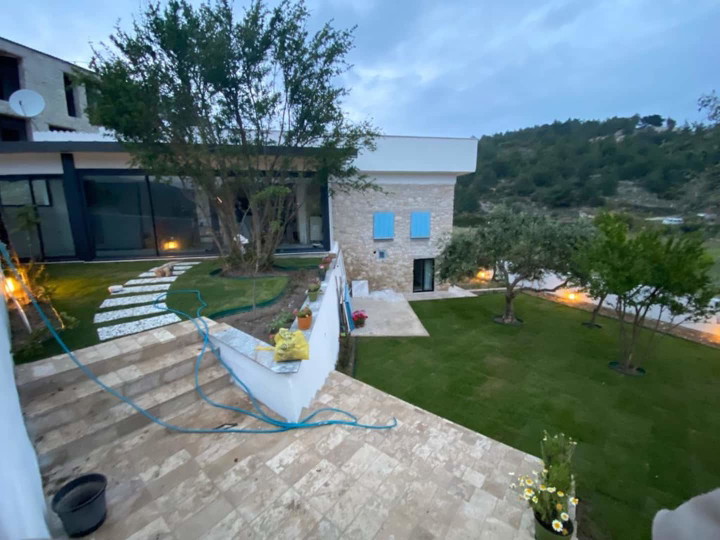 A Comfortable House With A Patio - Karaburun