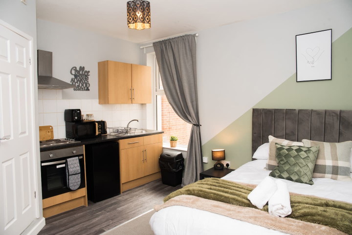 Modern Studio Flat, Sleeps 2, Behind Coral Island - Blackpool