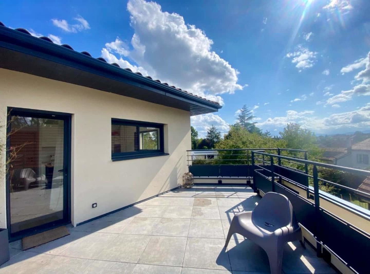Studio Moderne Avec Terrasse Proche De Lyon - Rhône