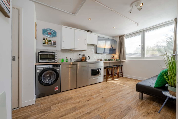 Stylish 1br Flat | 65 Tv | Andover Town Centre - Andover