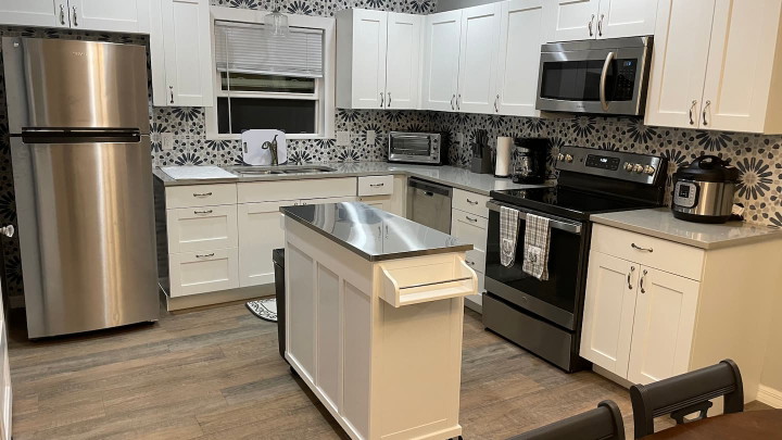 Deland Den 4br, Pool, Blocks Fr Stetson & Downtown - DeLand, FL