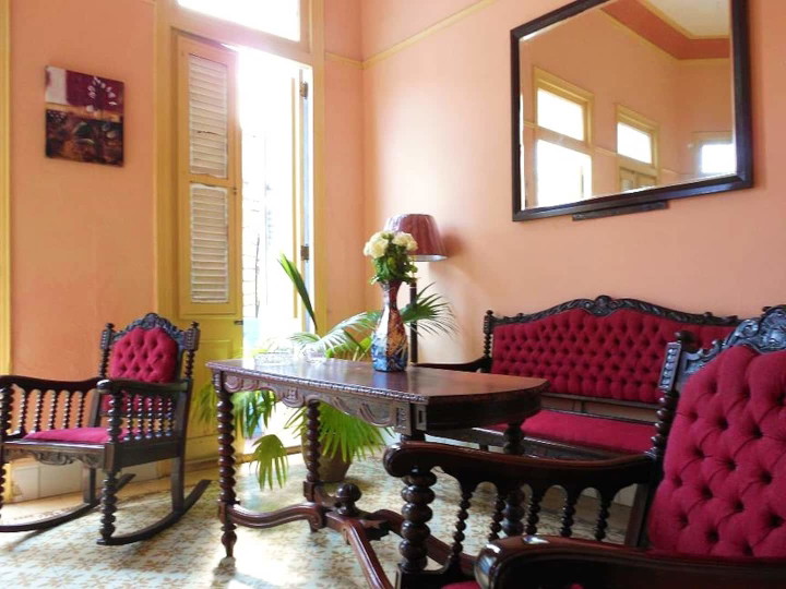 Inspiration Colonial Style Apartment Near Malecón - Havana