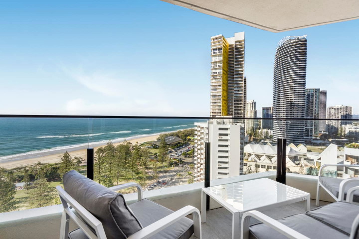 1 Albert Avenue: 18th-floor Broadbeach Apartment - Gold Coast