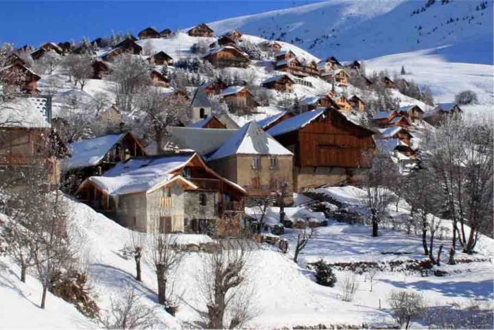 Maison Patrimoniale, De 110m², Front De Village. - Villard-Reculas