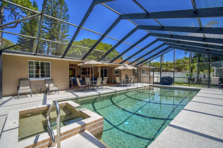 Sunny Escape- Private Pool, Hot Tub, Pet-friendly - Lakewood Ranch, FL
