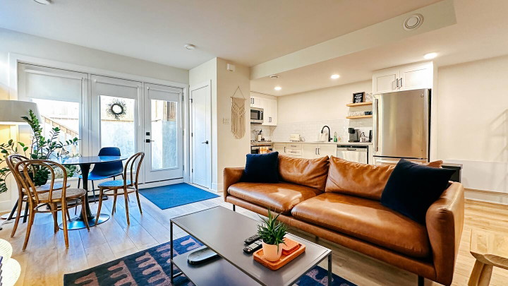Cozy And Modern In Ottawa's Westboro Village - Ottawa