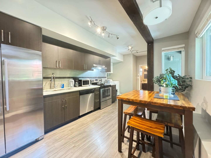 Hidden Garden Suite Near Edgemont Village - Grouse Mountain