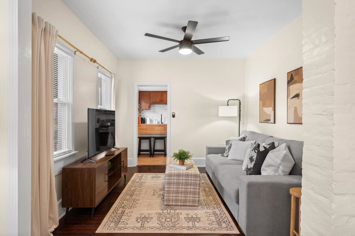 Autumn Guardians ! 1br - Walk To Progressive - Cleveland, OH