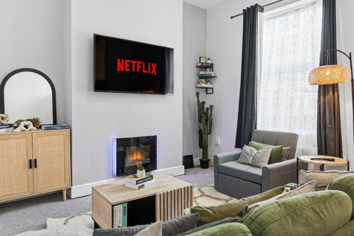 Bury 3br Home | Fast Wi-fi | Free Parking |Center. - Bury