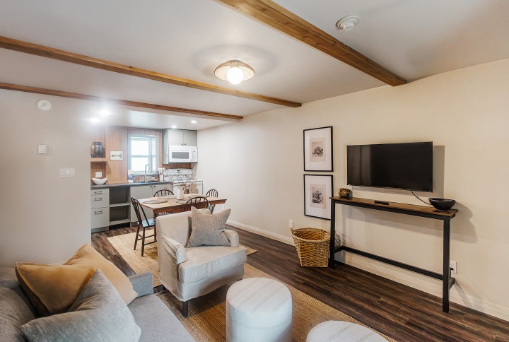 Wynwood Suites Unit 2, Located On Lake Muskoka - Ontario
