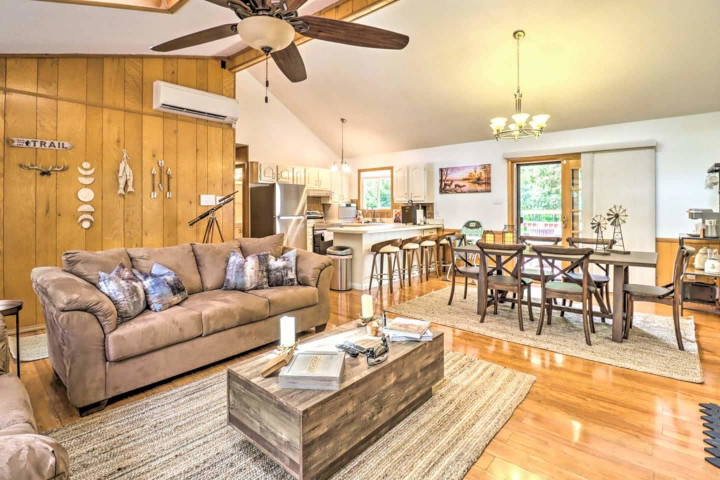 Pocono Cabin | Hot Tub  Game Room  Lake & Pool - Towamensing Trails