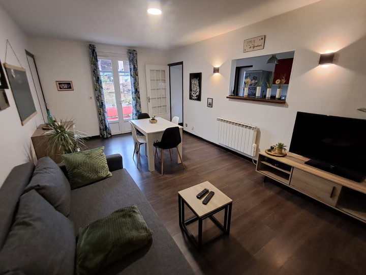Maison Entière/clim/ Cours / Terrasse - Pérouges