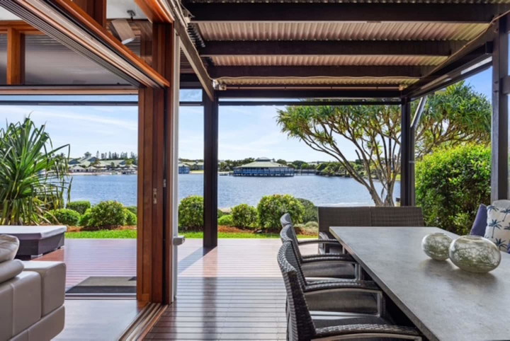 Twin Waters Resort Living By The Lagoon - Maroochydore