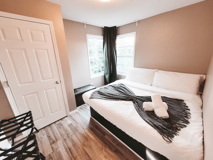 The Gateway | Jacuzzi  Immense Jardin  Rocheuses + Bow - Calgary