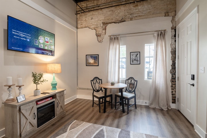 Ground-floor Retreat W/ Full Kitchen - Laurel, MS