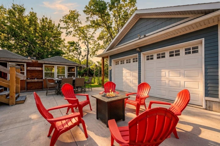 3 Bedroom Lake View Home | Close To Beach - Burlington