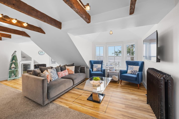 Waterfront Loft King Penthouse Downtown Ch'town - Charlottetown
