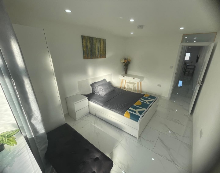 Newly Built Modern Two Bedroom Flat - Dunstable
