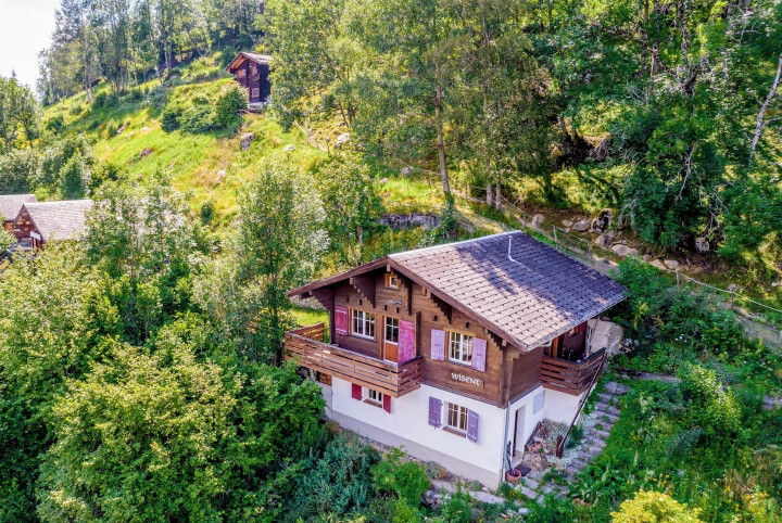 Chalet Ember - Lax