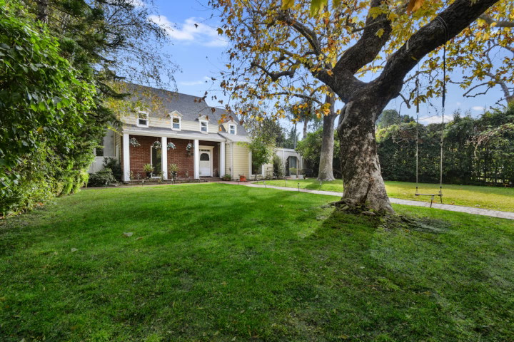 Gated 2-story Home, Expansive Parklike Front Lawn - Los Angeles